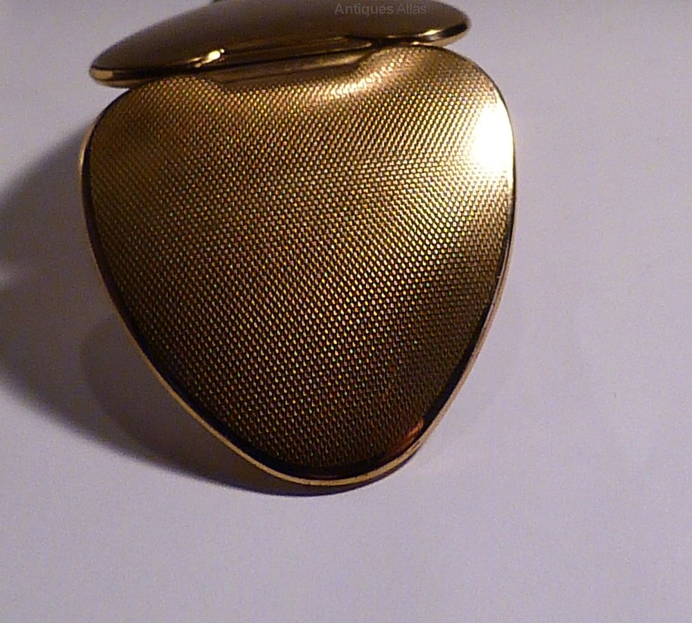 Antiques Atlas - Vintage Kigu CHERIE Powder Compact