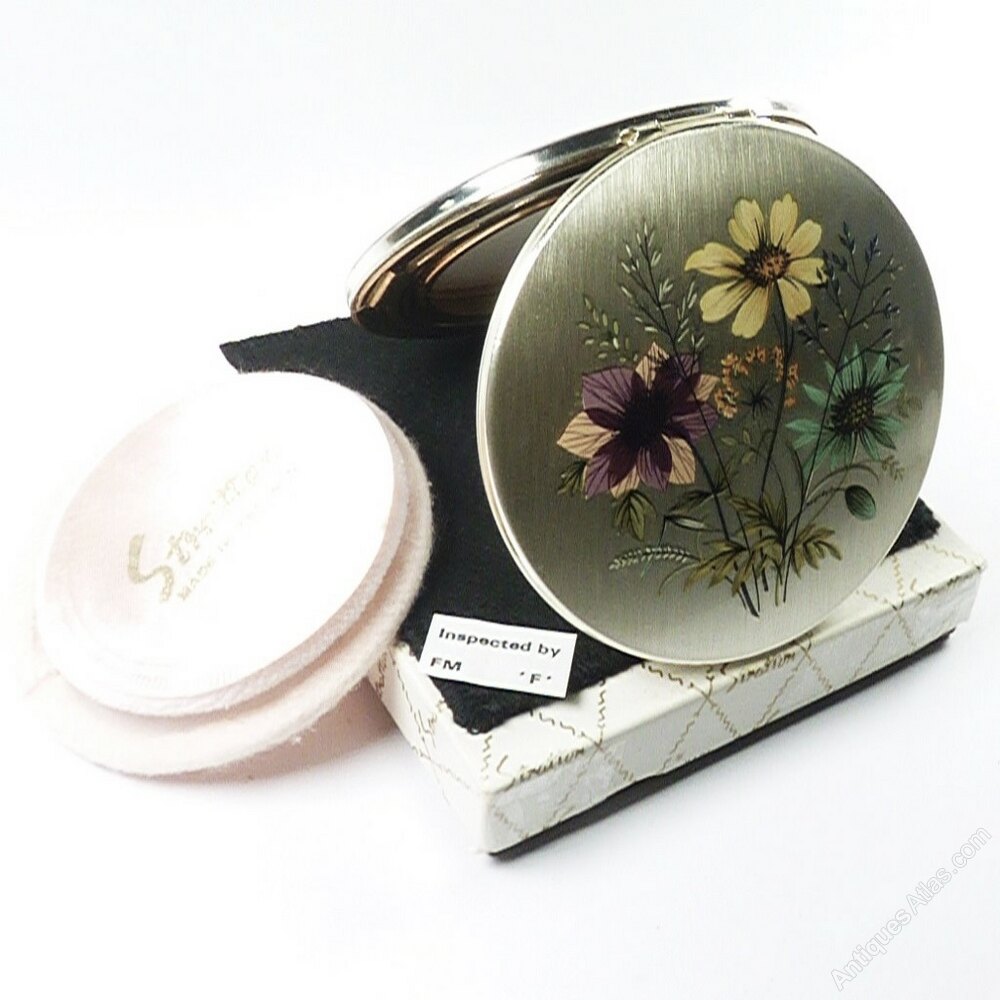 Antiques Atlas - Vintage Silver Plated Stratton Powder Compact as395a2800