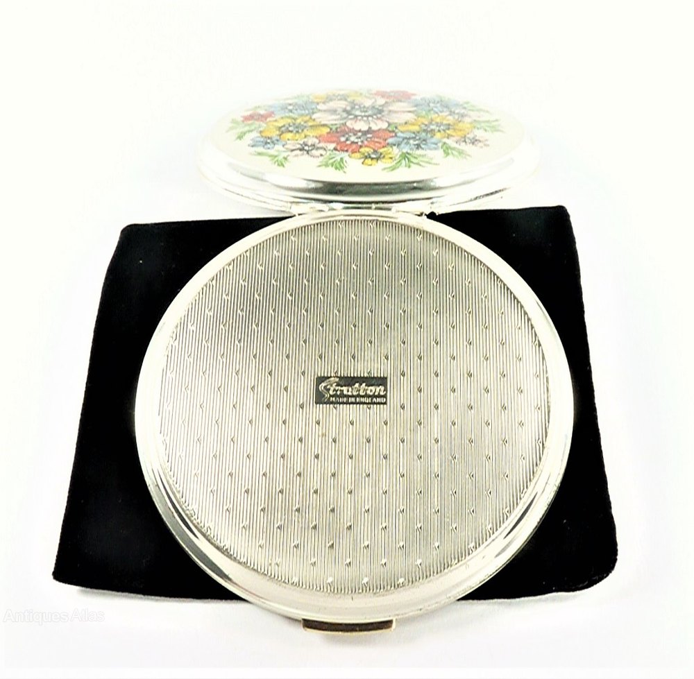 Antiques Atlas - Vintage Silver Plated Stratton Compact 1970s as395a2589
