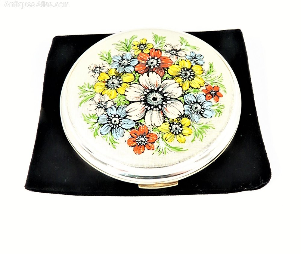 Antiques Atlas - Vintage Silver Plated Stratton Compact 1970s as395a2589