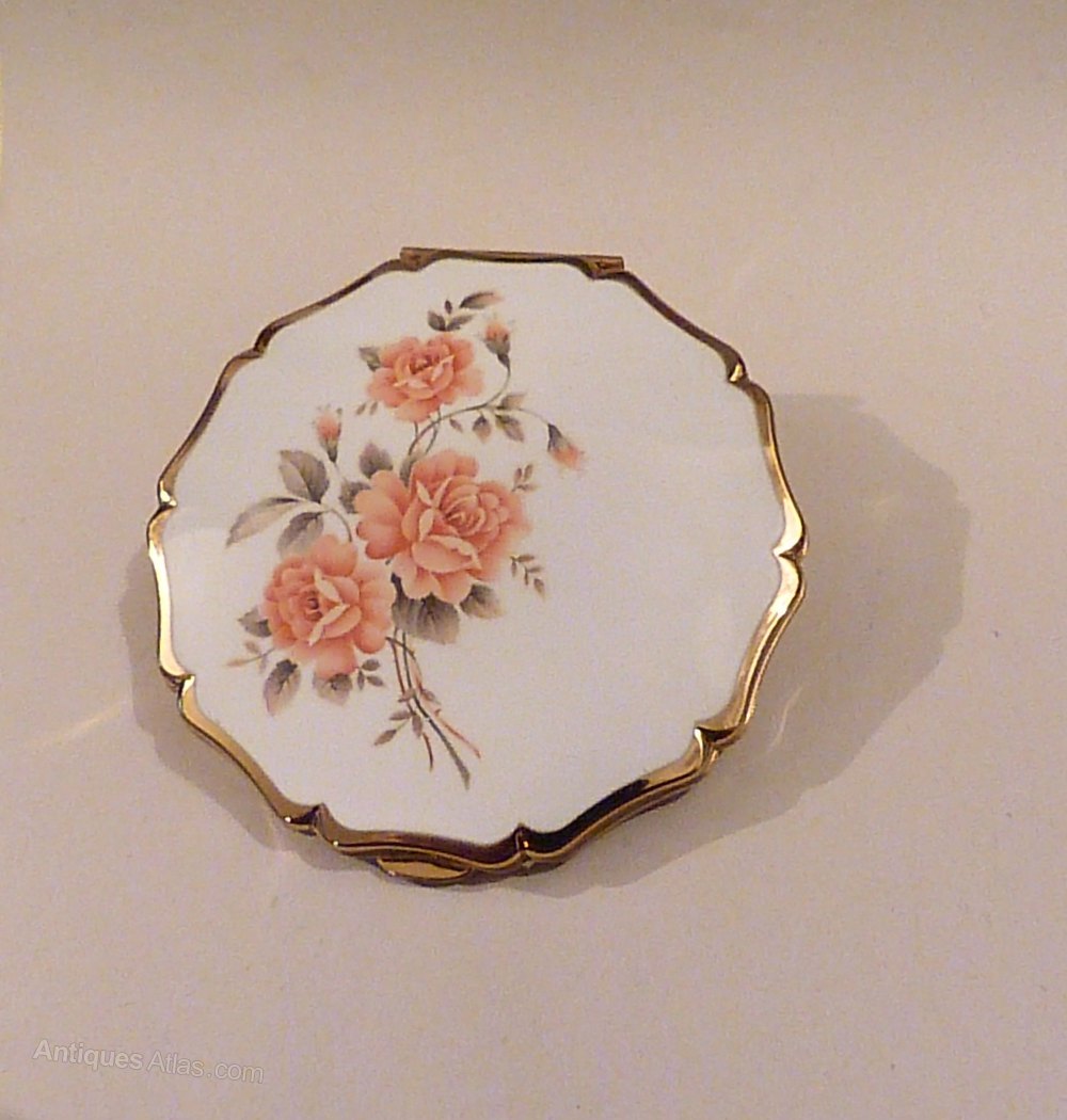 Antiques Atlas - Vintage Enamel Stratton Compact