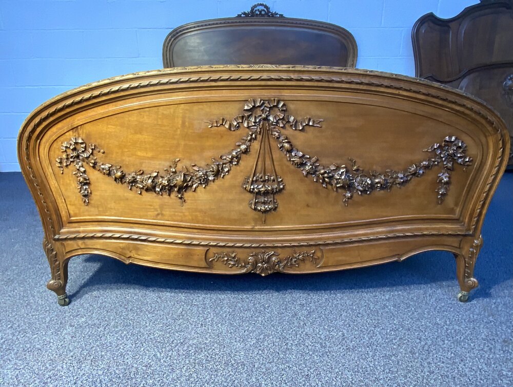 Carved Walnut French King Size Bed, Paris Maker as819a597 / VI 1241 ...