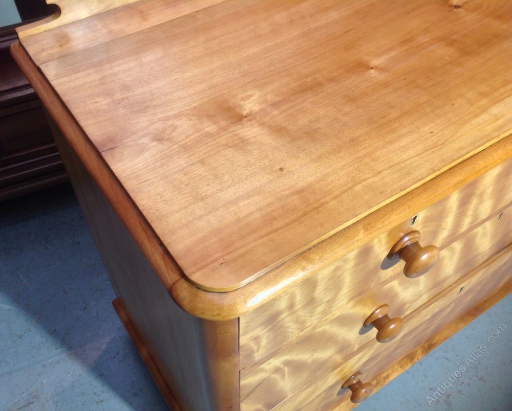 Satin Birch Chest Of Drawers as819a076 / VI 614 - Antiques Atlas