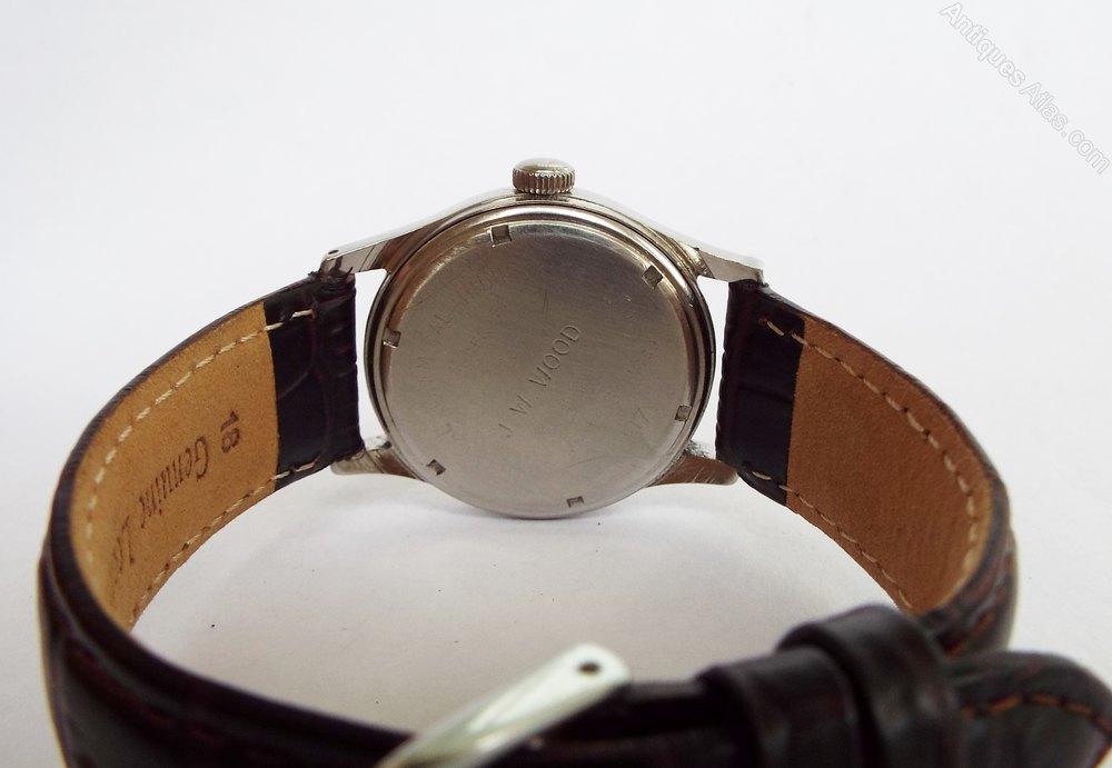 Antiques Atlas - A 1940s Mid-size Octo Wrist Watch as170a4607
