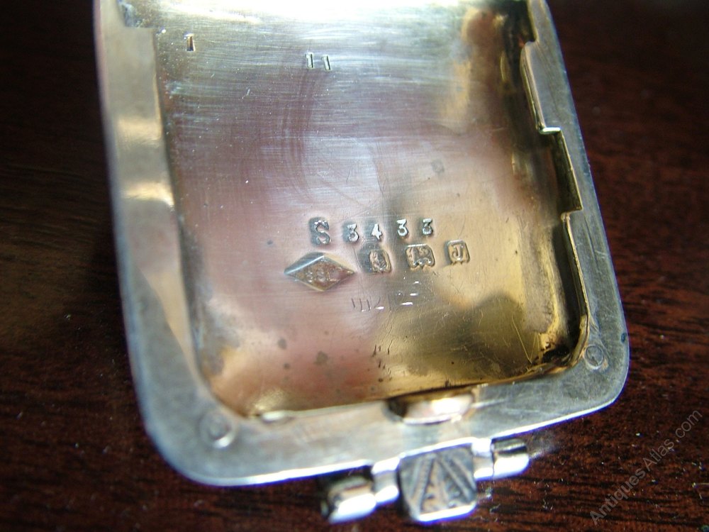 Antiques Atlas - A Lady’s 1930s Art Deco Silver Purse Watch as170a3015