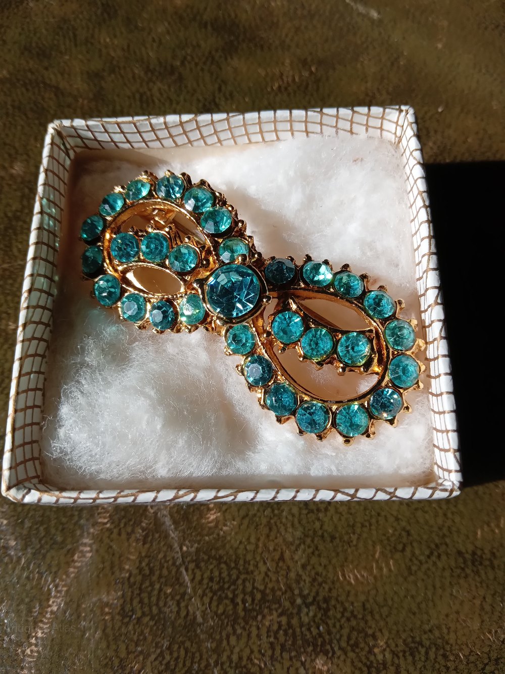 Antiques Atlas - A 1940's Charming Brooch.