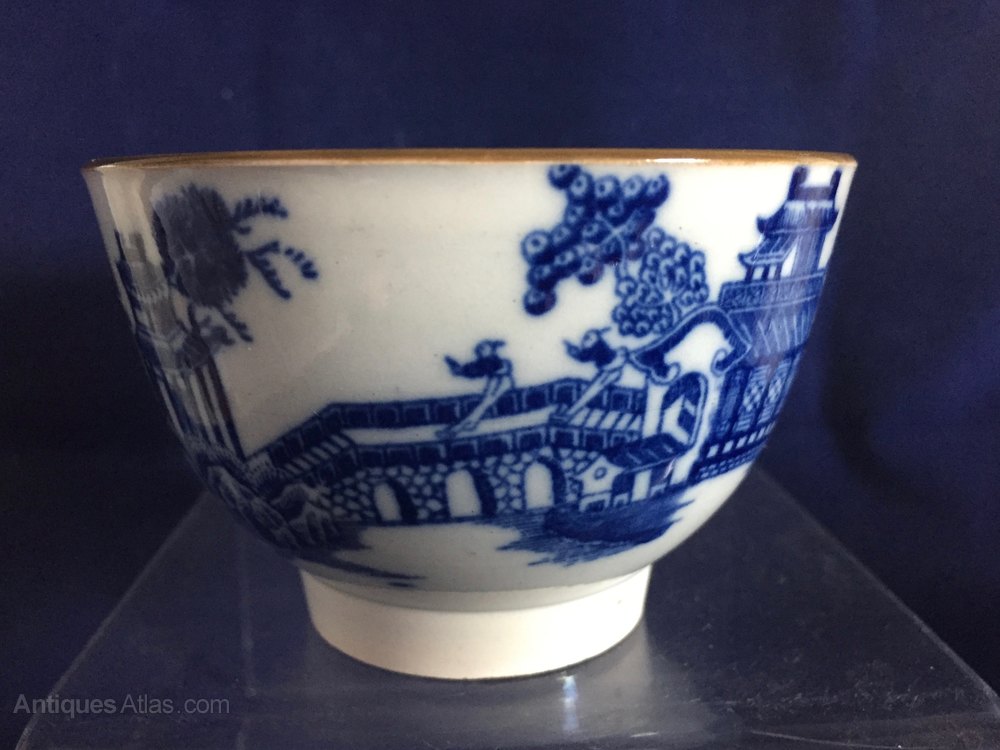 Antiques Atlas - English Pearlware Pottery Tea Bowl