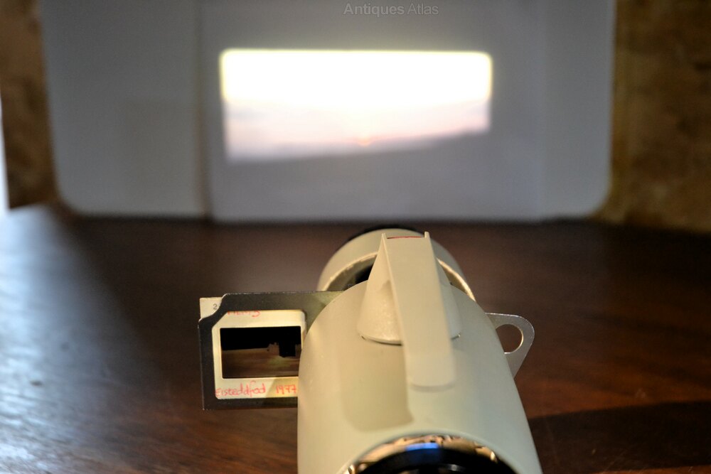Antiques Atlas - Ilford Elmo Vintage CS Slide Projector. Working.