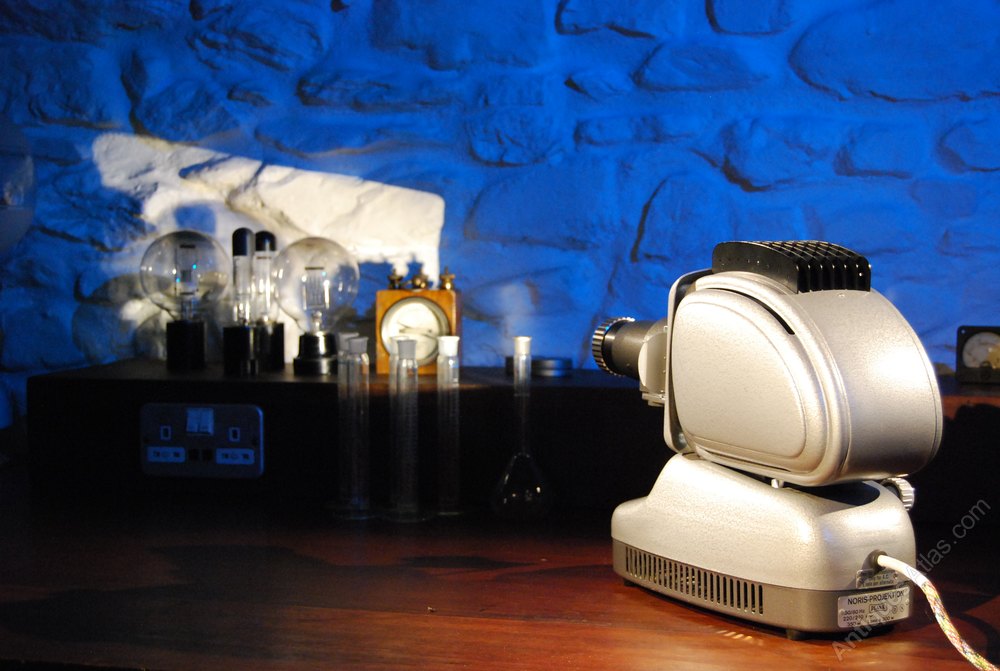 Antiques Atlas - Vintage Noris Trumpf Slide Projector Feature Lamp