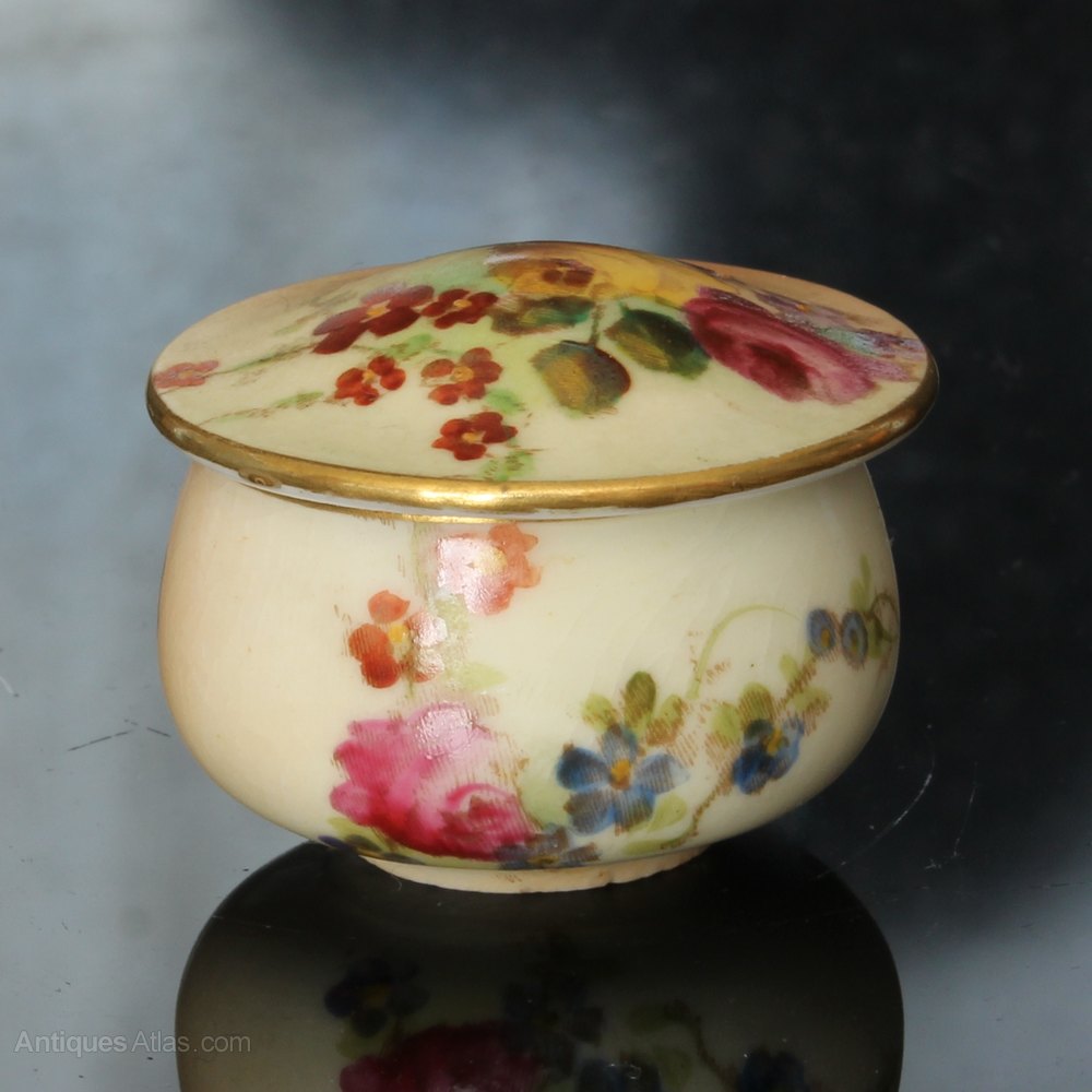 Antiques Atlas - Worcester Hand Painted Floral Decoration Pill Pot ...