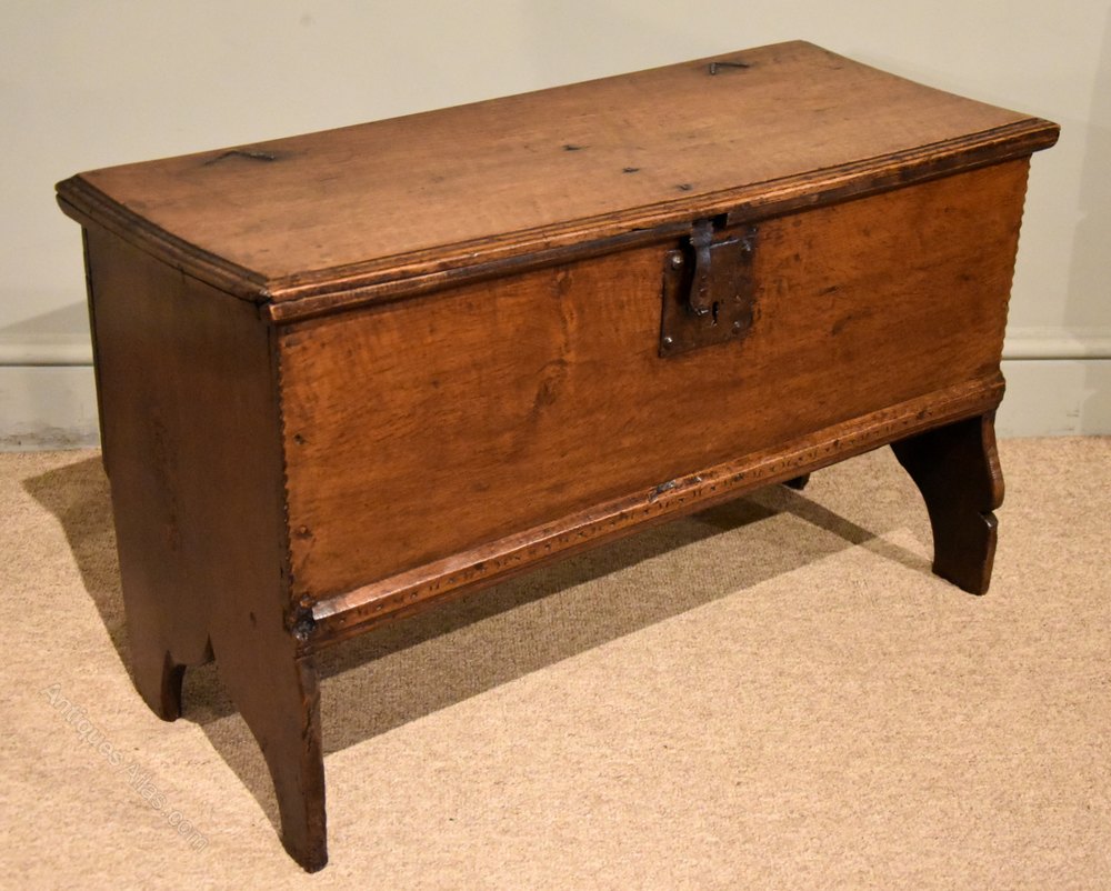 17th Century Oak Coffer Weapon Chest - Antiques Atlas