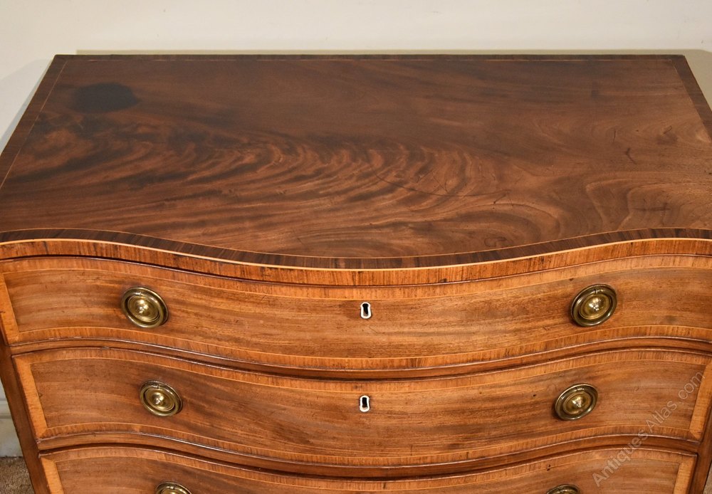 18th Century Serpentine Chest Of Drawers Conch Shell as331a4569 ...