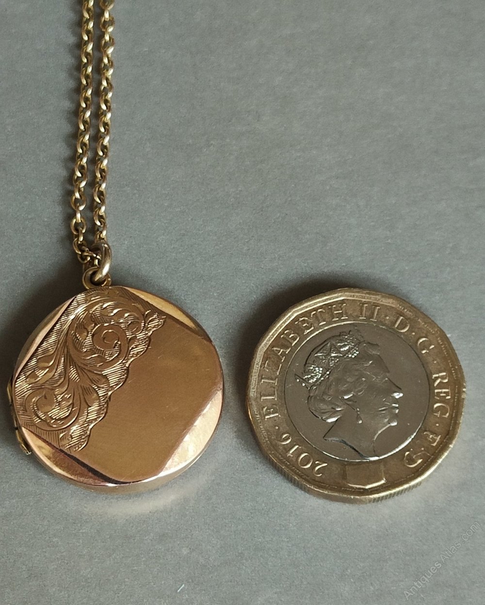 Antiques Atlas - Vintage 9ct Gold Locket With 9ct Gold Chain (1950s