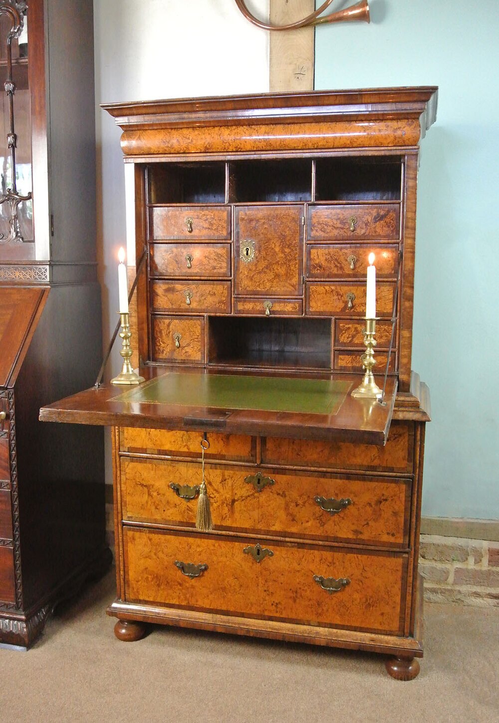 Queen Anne Mulberry And Walnut Scriptor C. 1700 as216a2311 - Antiques Atlas