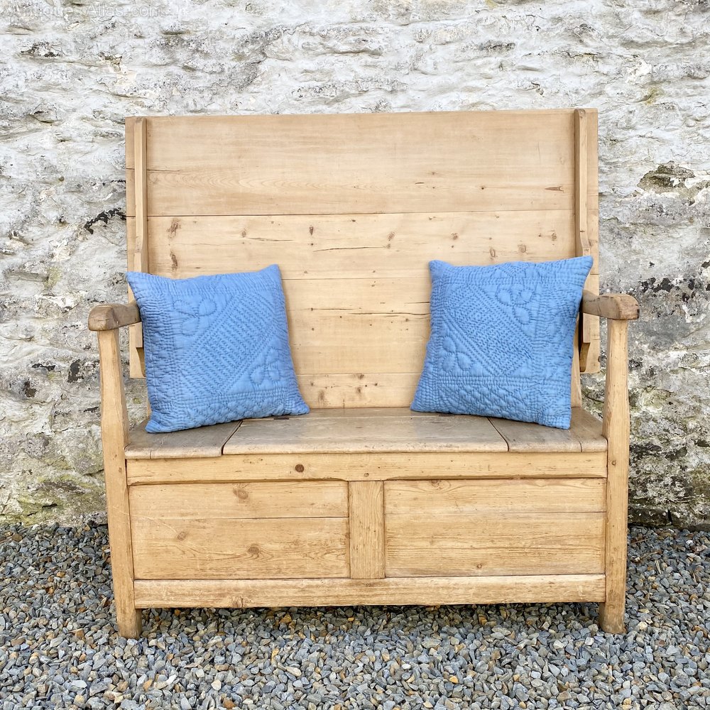 Outstanding Small Welsh Pine Box Settle C1840 as223a978 - Antiques Atlas