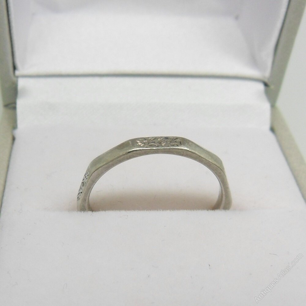 Antiques Atlas - Pretty Vintage 1940's Palladium Band Ring Size K