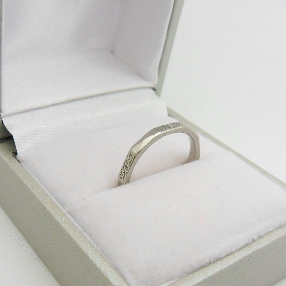 Antiques Atlas - Pretty Vintage 1940's Palladium Band Ring Size K