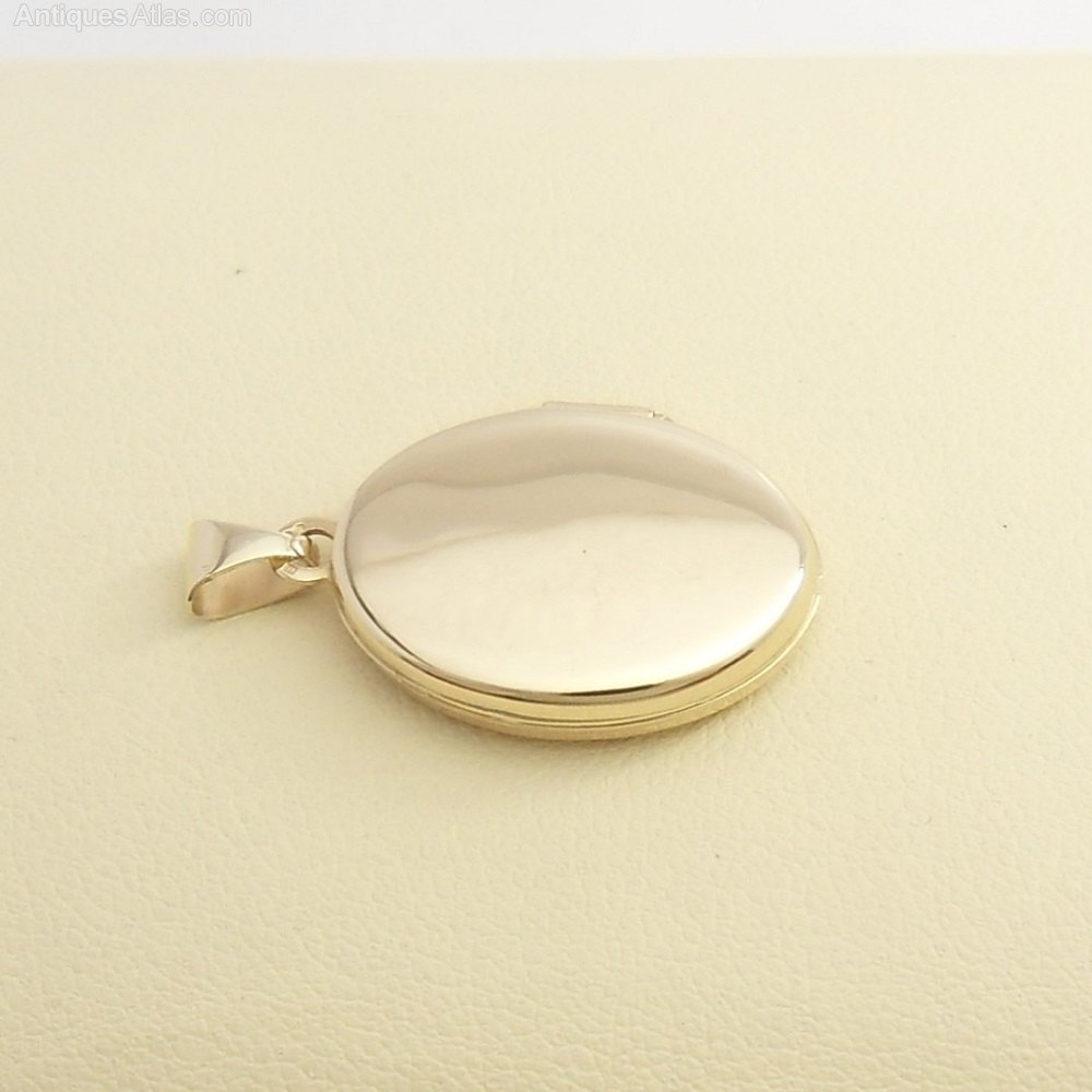 Antiques Atlas - Pretty Vintage 9ct Gold Locket Floral Decoration