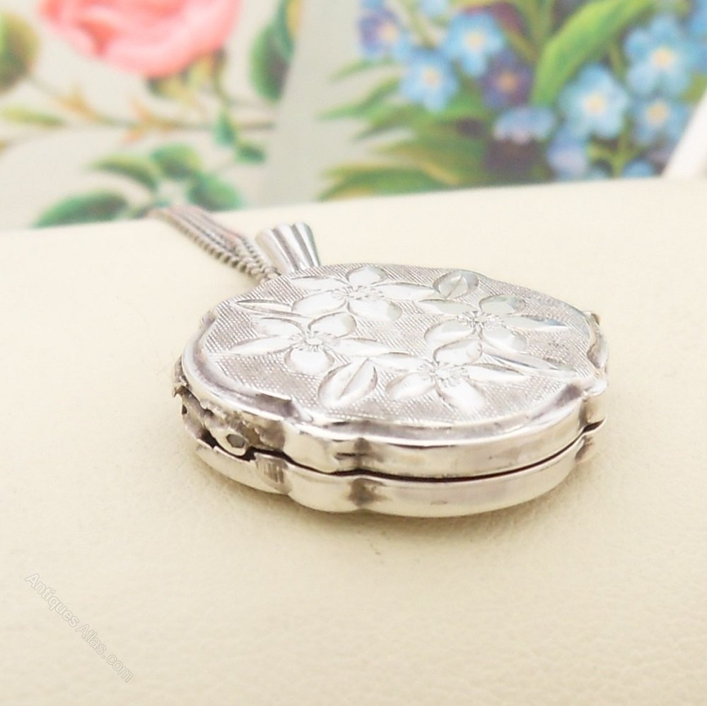 Antiques Atlas - Pretty Vintage Silver Locket With Silver Chain