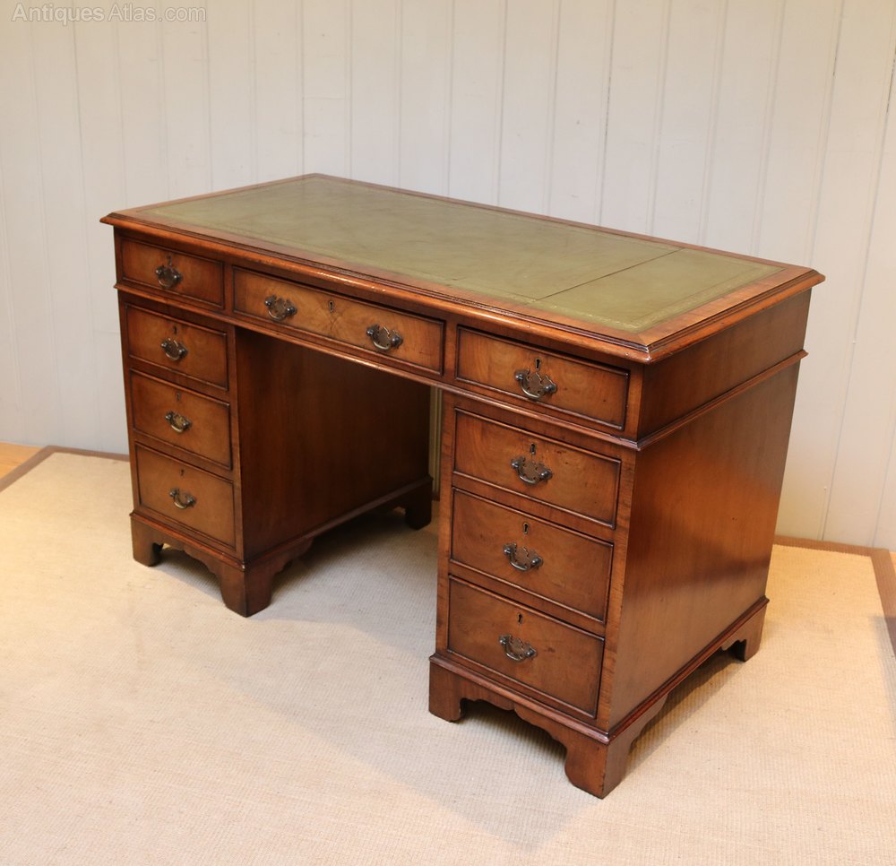 Georgian Style Walnut Pedestal Desk - Antiques Atlas