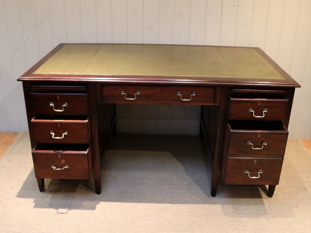 Large Mahogany Desk - Antiques Atlas