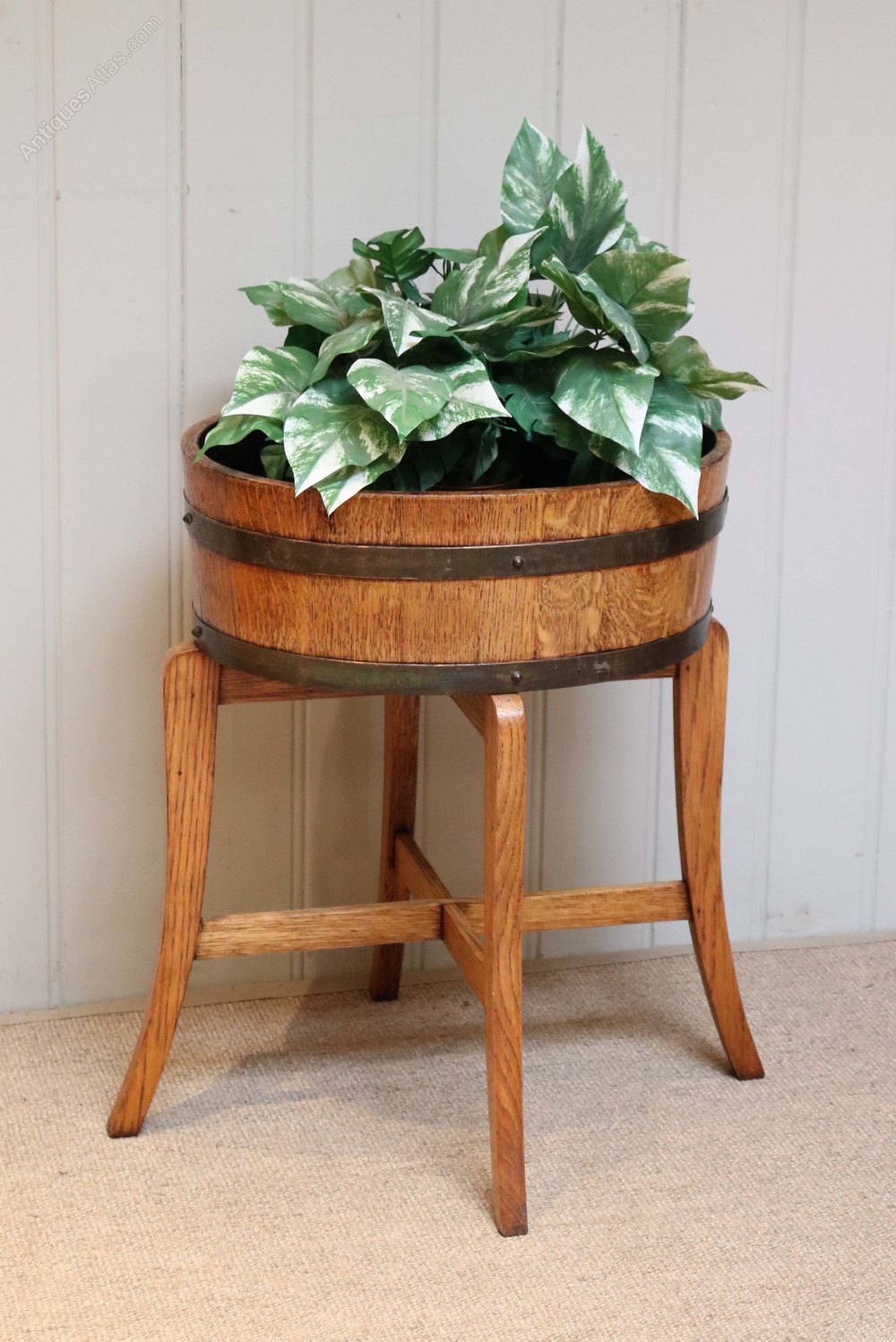 Oak Planter On Stand as294a2552 - Antiques Atlas