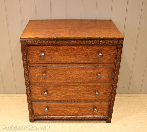 Pretty Small Oak Chest Of Drawers - Antiques Atlas