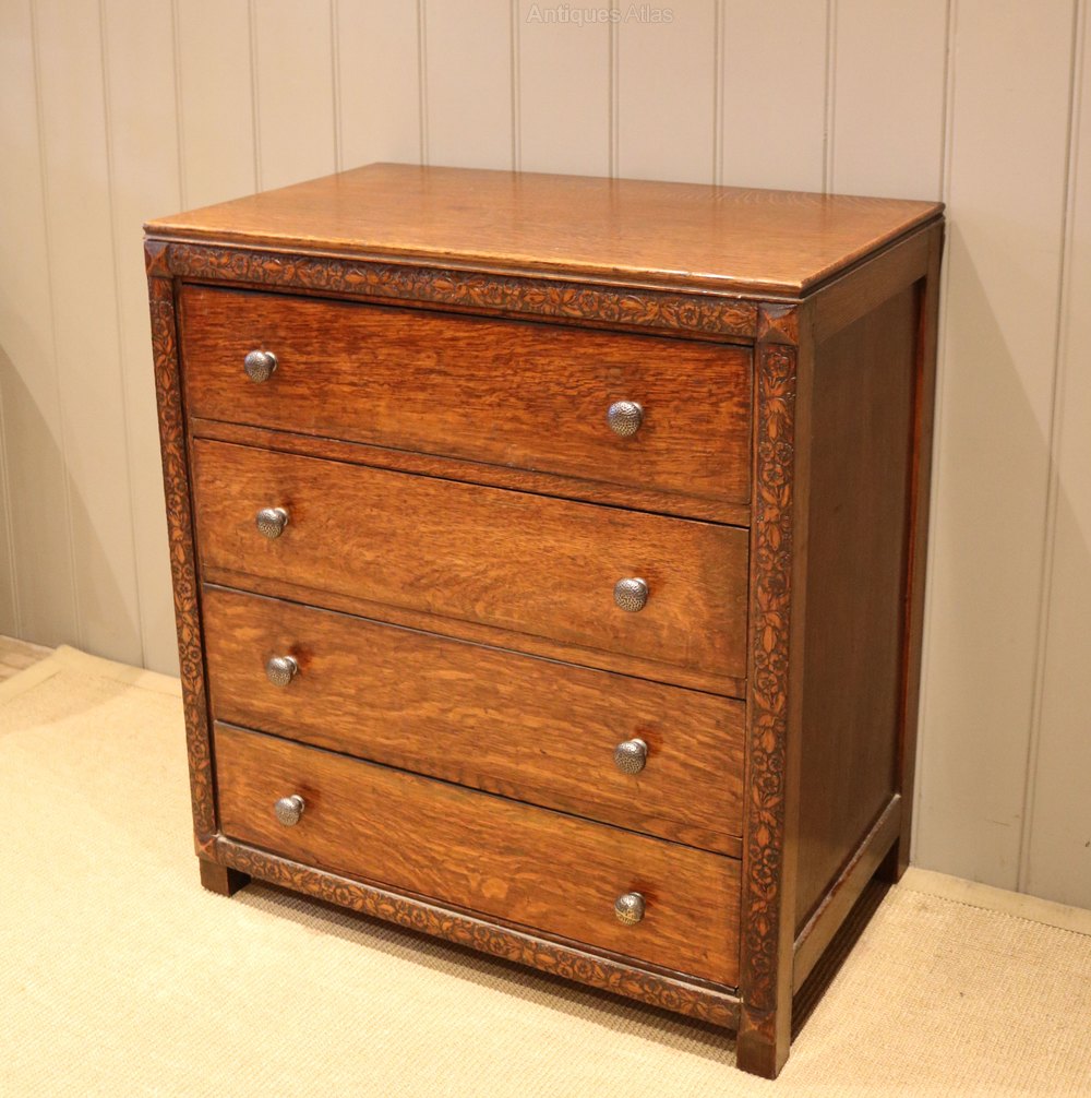 Pretty Small Oak Chest Of Drawers - Antiques Atlas
