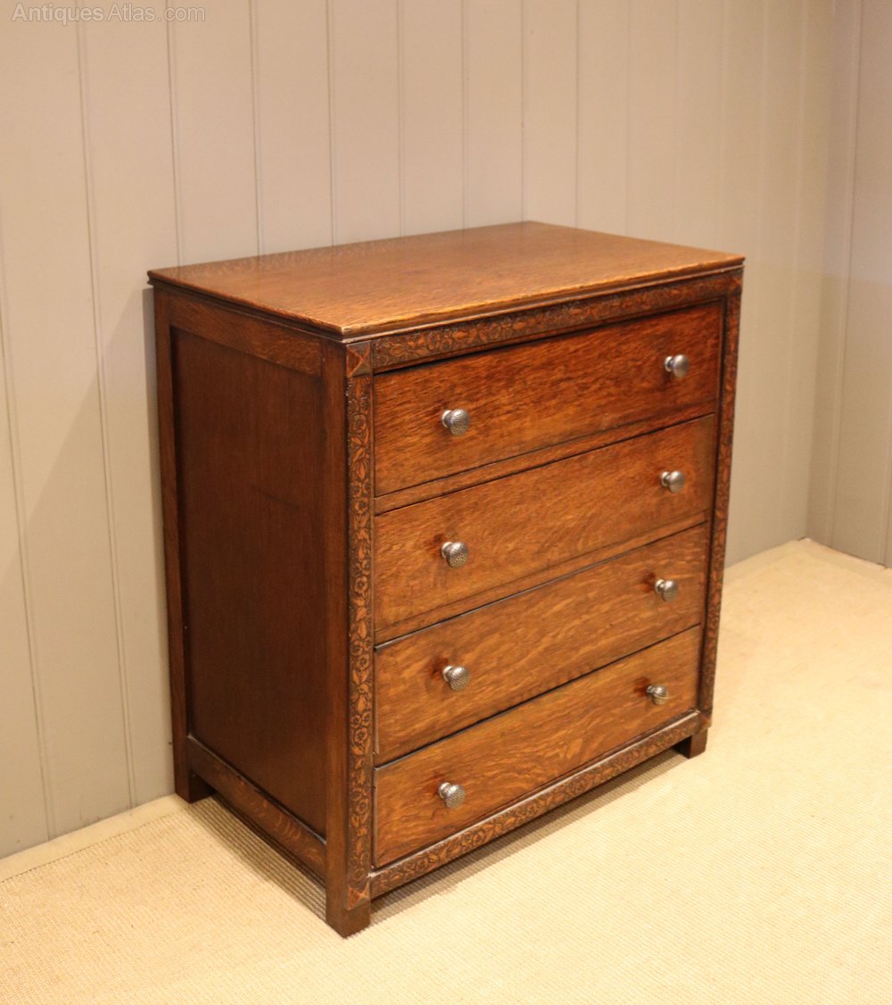 Pretty Small Oak Chest Of Drawers - Antiques Atlas