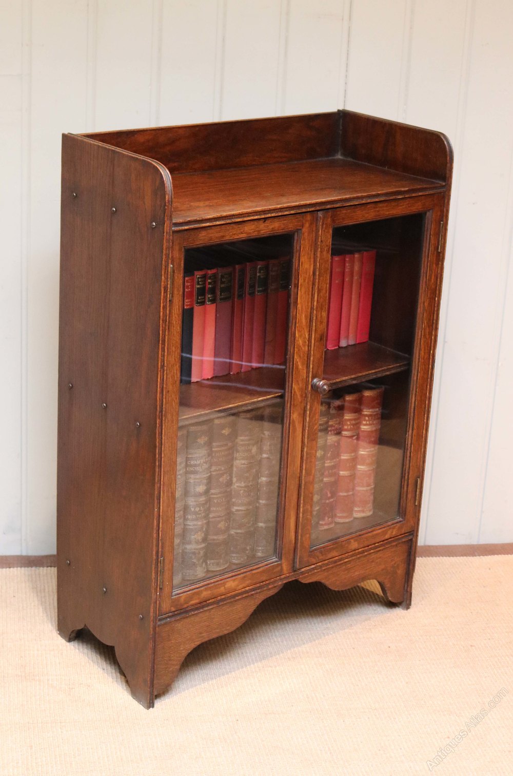 Small Oak Bookcase - Antiques Atlas
