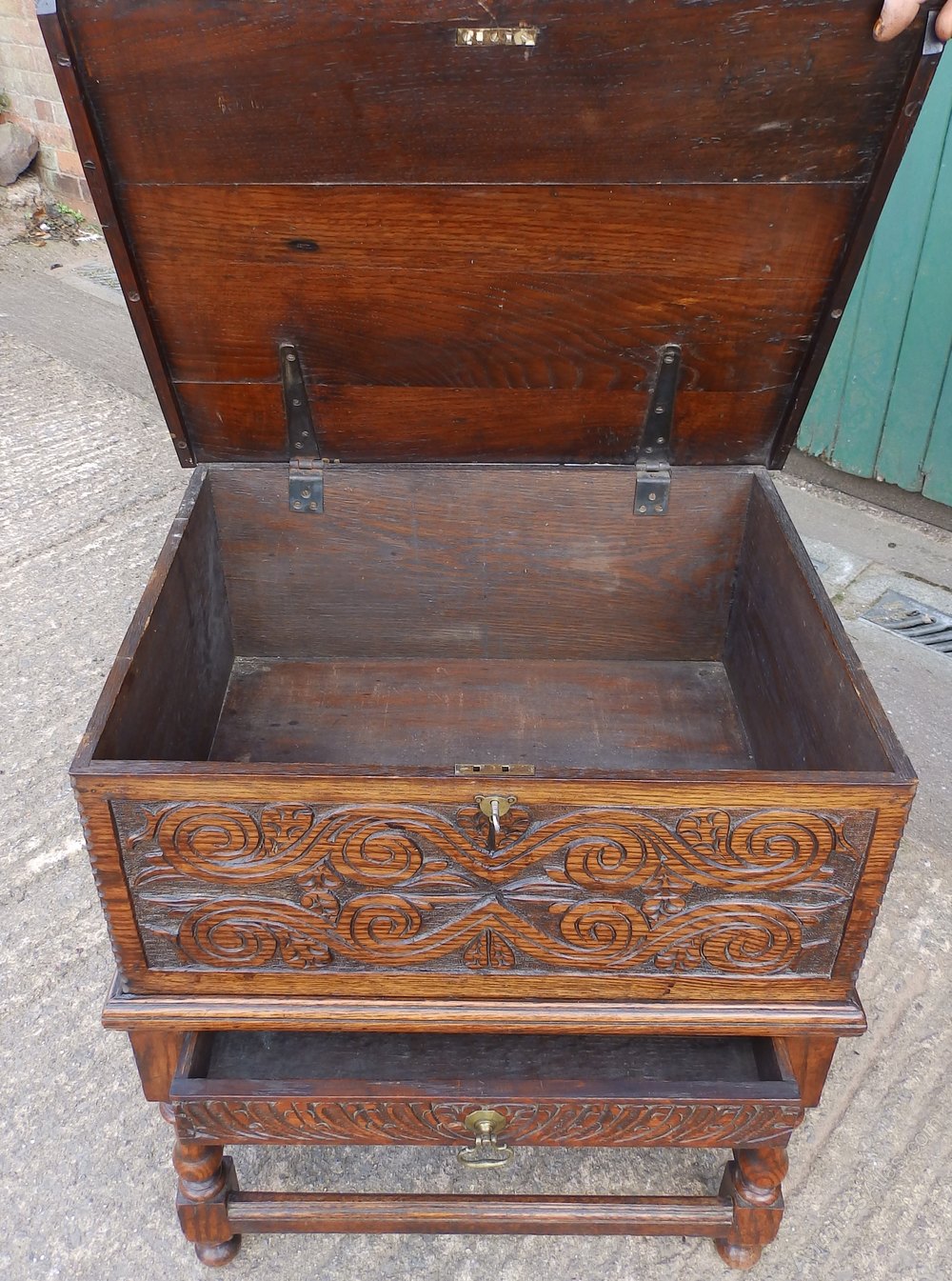 1800s Box On Stand - Antiques Atlas