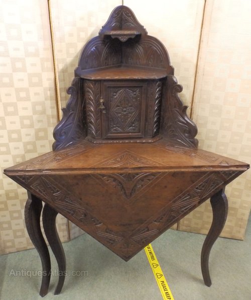 Victorian Corner Table - Antiques Atlas