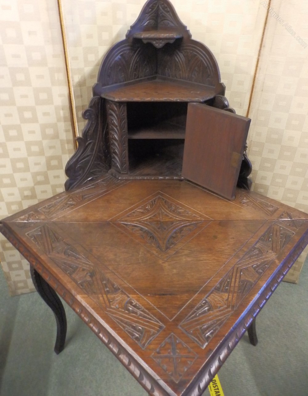 Victorian Corner Table - Antiques Atlas