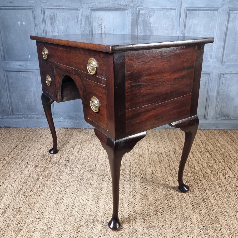 A George III Side Table. as964a679 - Antiques Atlas
