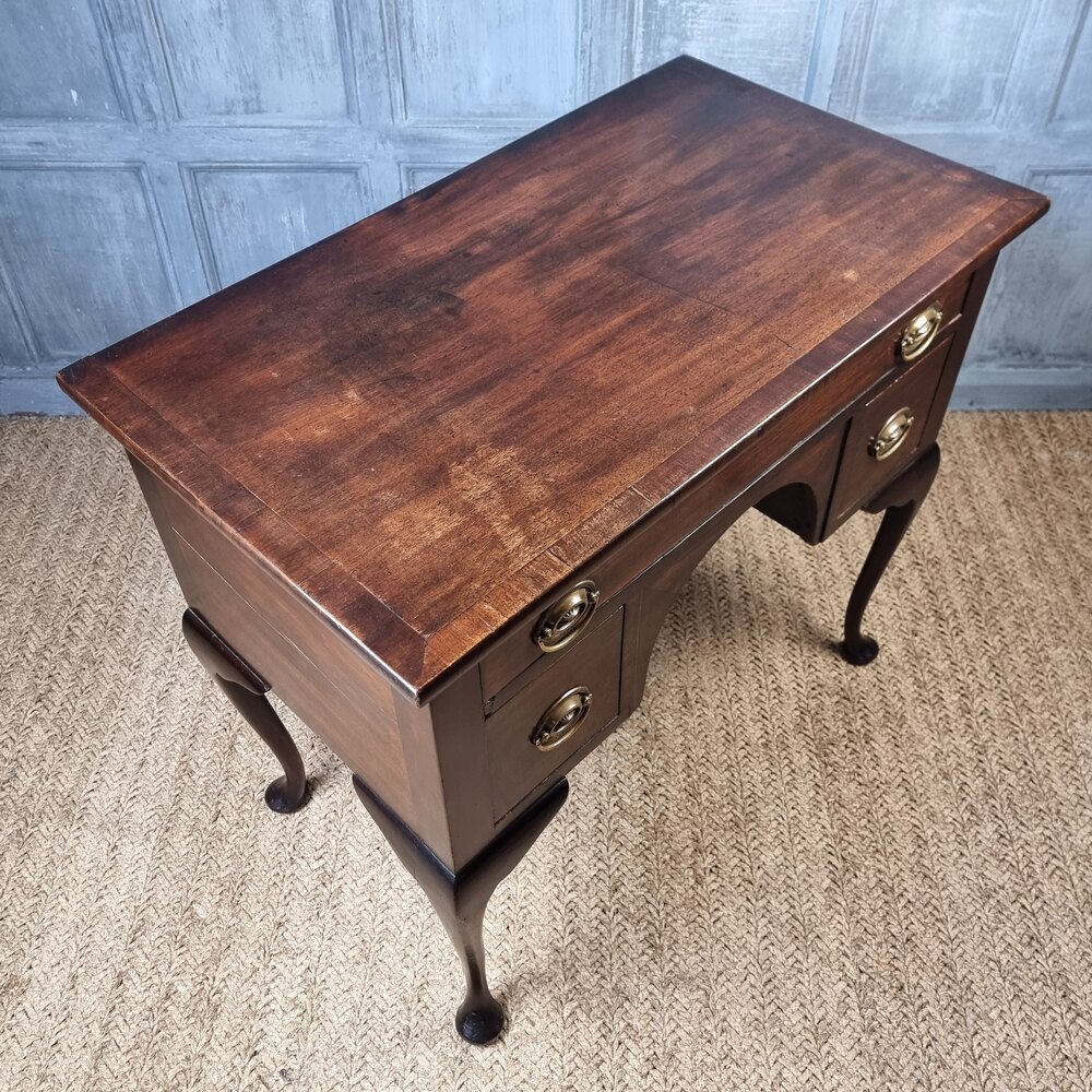 A George III Side Table. as964a679 - Antiques Atlas